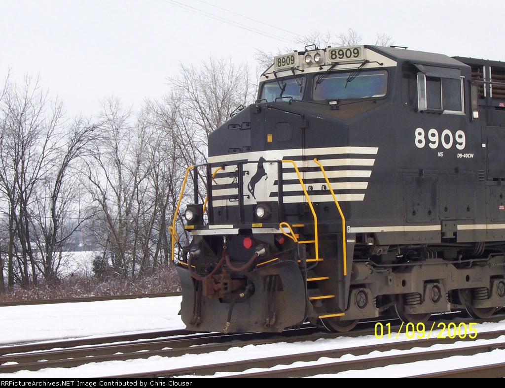 NS 8909 front end detail shot
